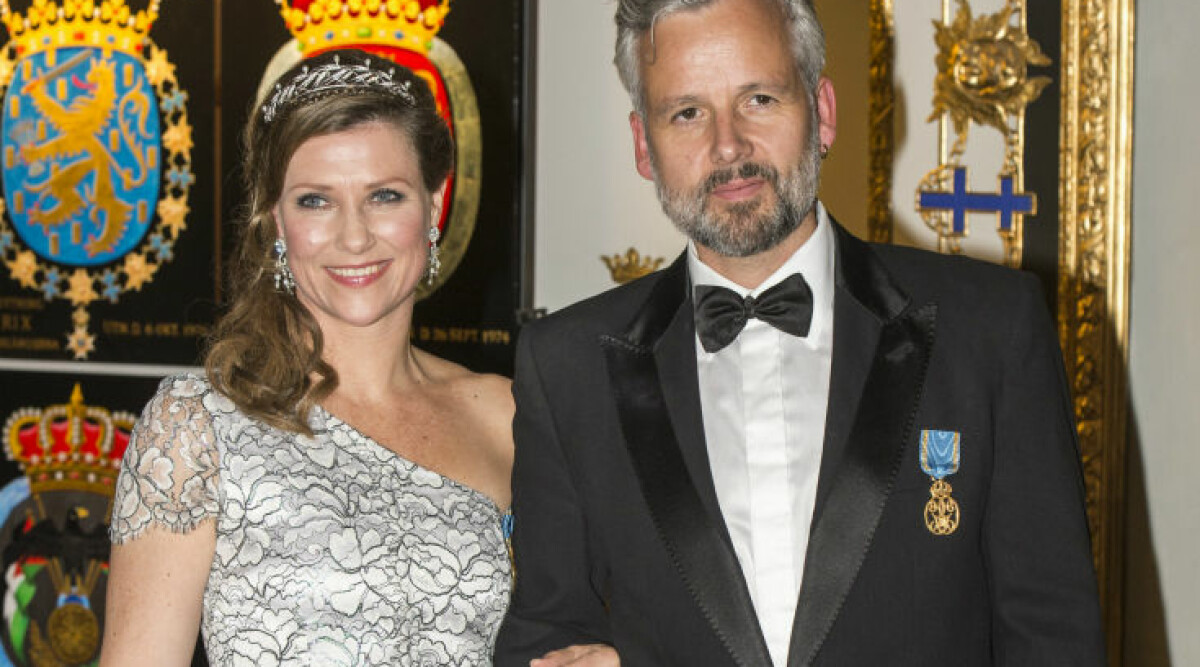 På sociala medier står kvinnorna i kö - så blev Ari Behn Norges hetaste ...