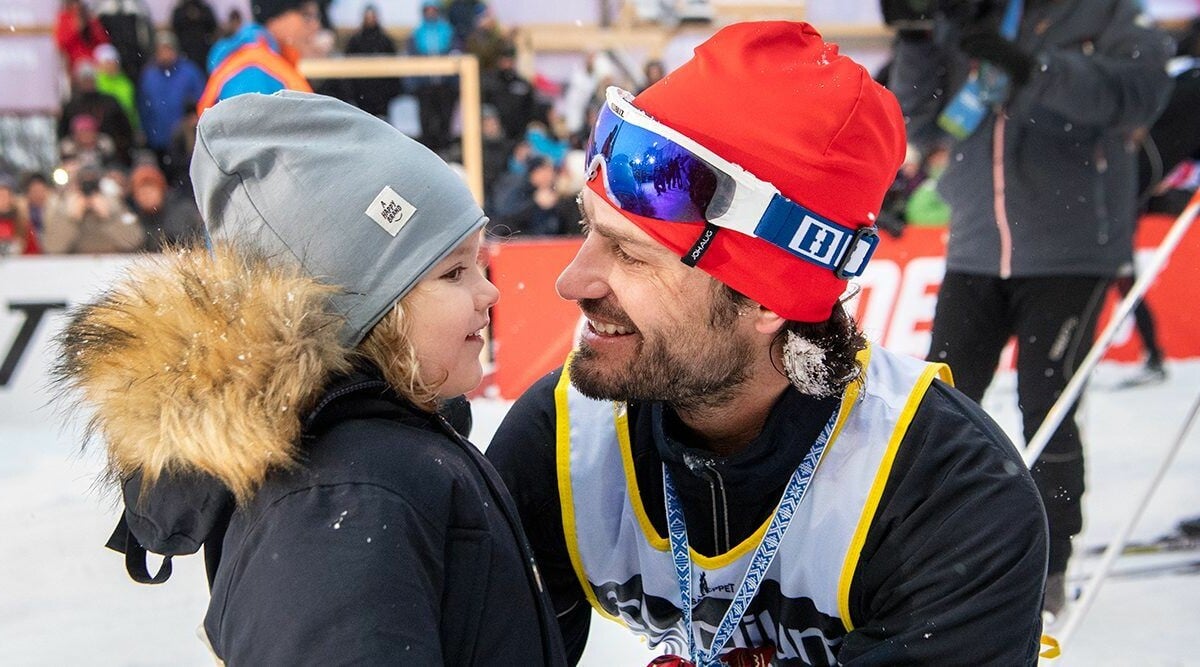 Carl Philip åkte Vasaloppet – fick en kram av Alexander vid mållinjen ...